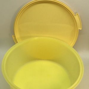 Tupperware | Kitchen | Tupperware Maxi Cake Round Container | Poshmark